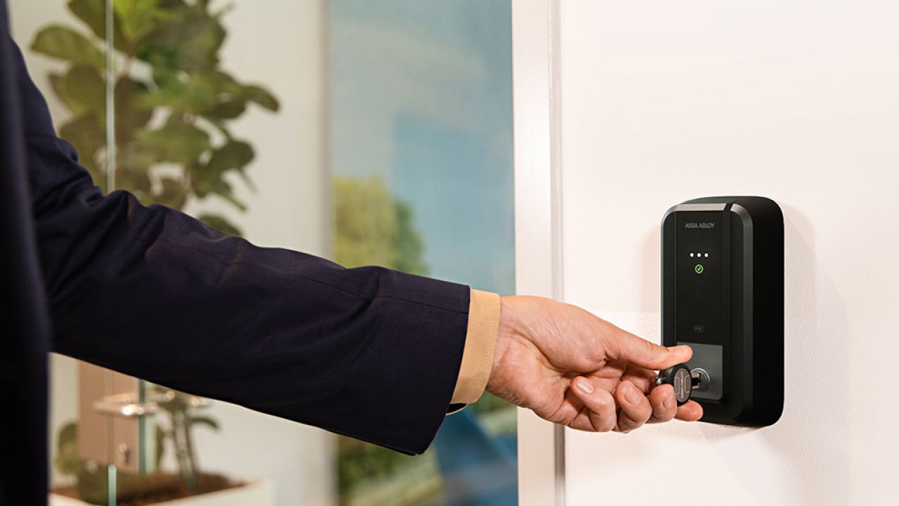 CLIQ Programming Devices | ASSA ABLOY